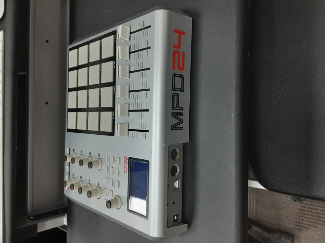 Gear Hunter | Akai - MPD24